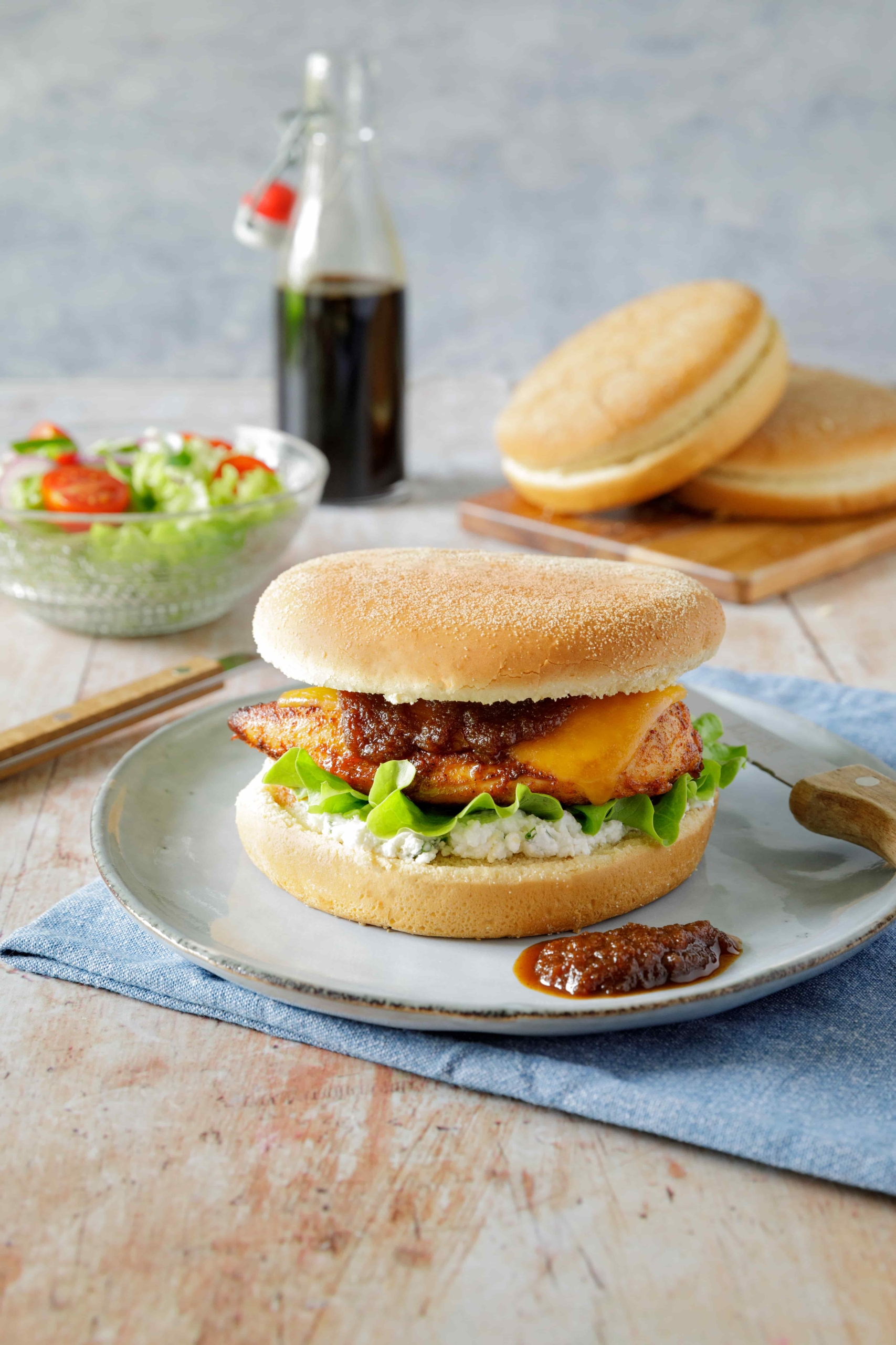 Burger au poulet et à la sauce barbecue - Pains Jacquet