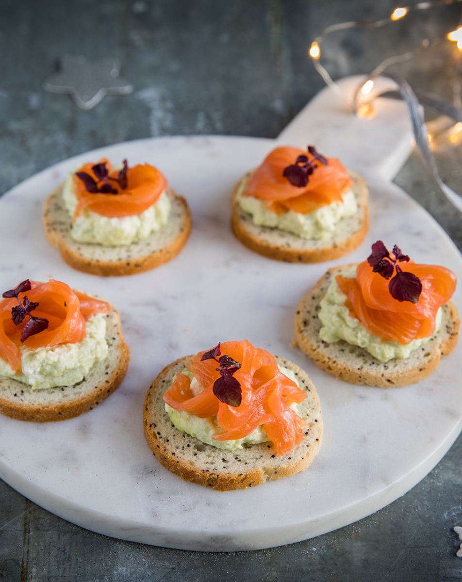 Amuse bouche apéritif : Toasts au Saumon et à l’avocat - Jacquet